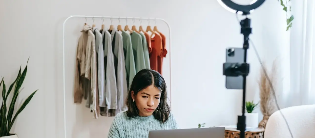 Cómo Estar Al Día Con Las Tendencias De Moda | Fusión Moda